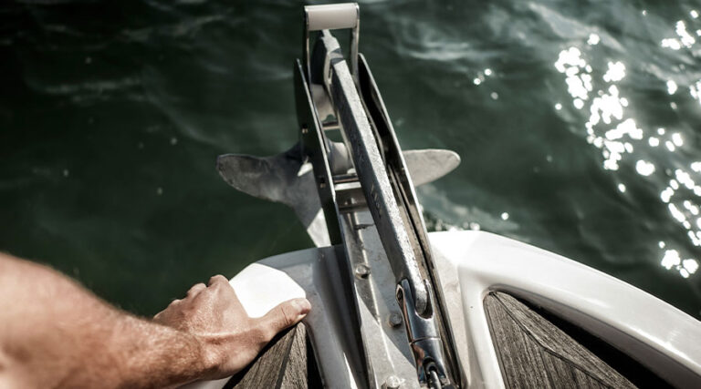 Ancre Bateau : Guide complet - Comptoir Nautique
